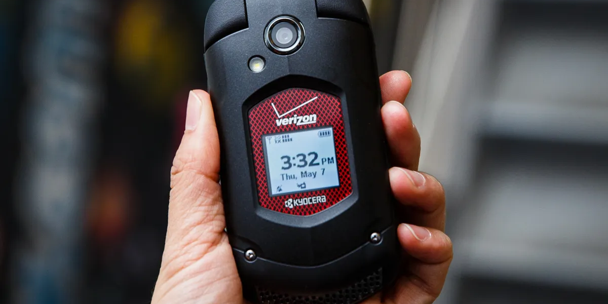 Verizon 4G Flip Phones: A 2024 Guide to the Blend of Nostalgia and ...